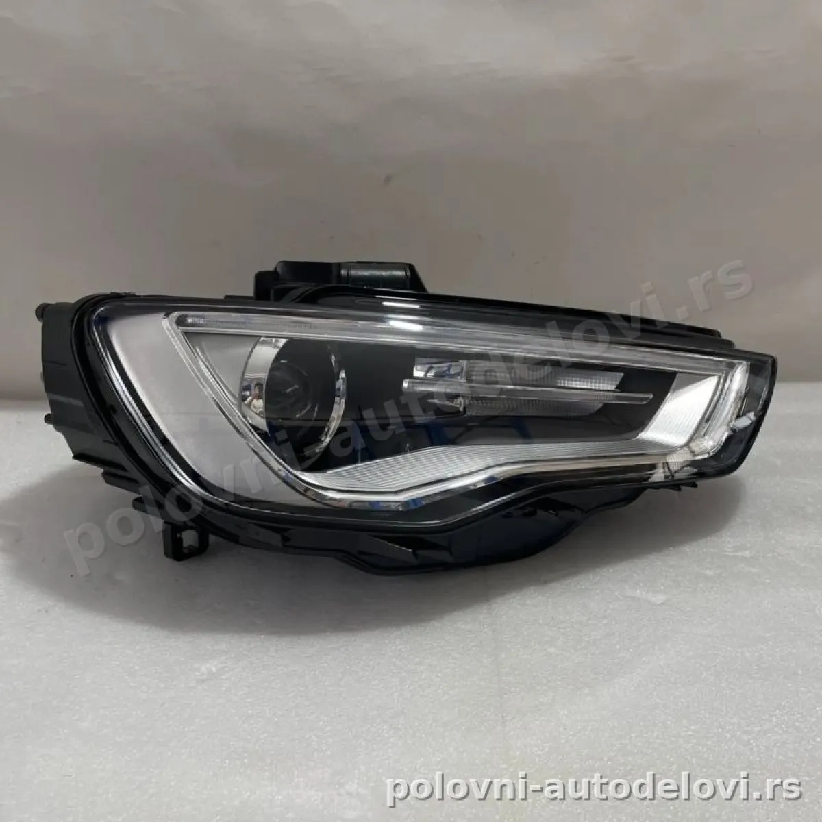 Audi A3 S3 RS3 8V Bi-Xenon LED far desni 8V0941044C