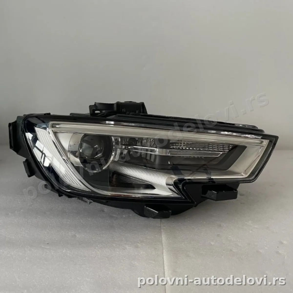 Audi A3 S3 RS3 8V Bi-Xenon LED far desni 8V0941044E