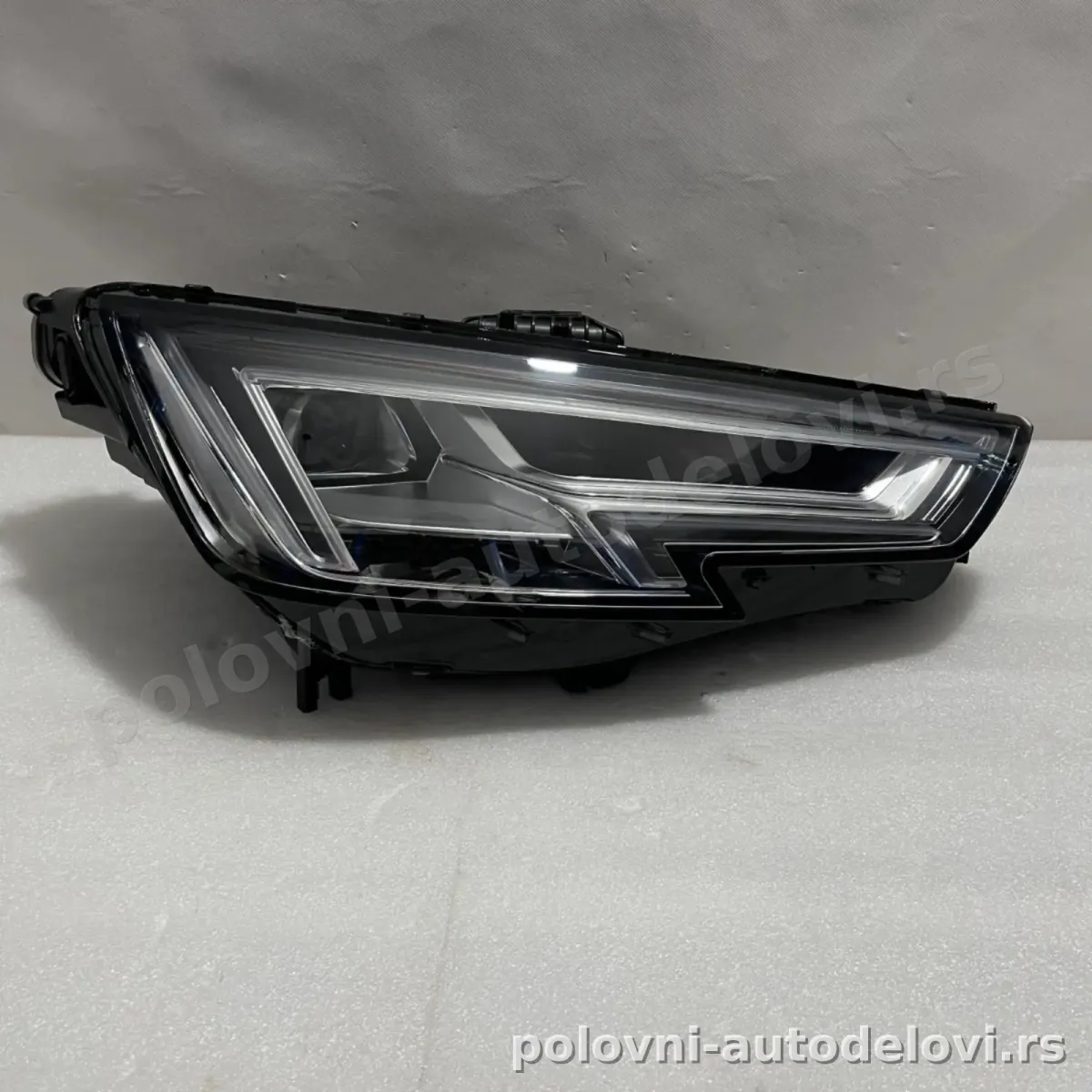 Audi A4 S4 RS4 B9 Full LED far desni 8W0941034