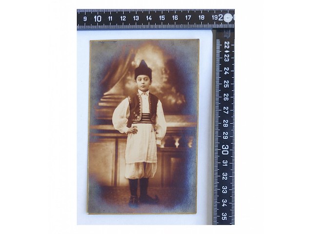 1927  Beograd  Dečak u narodnoj nošnji