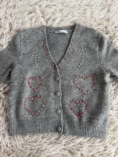Zara sivi kardigan sa srcima ❤️  ❤️