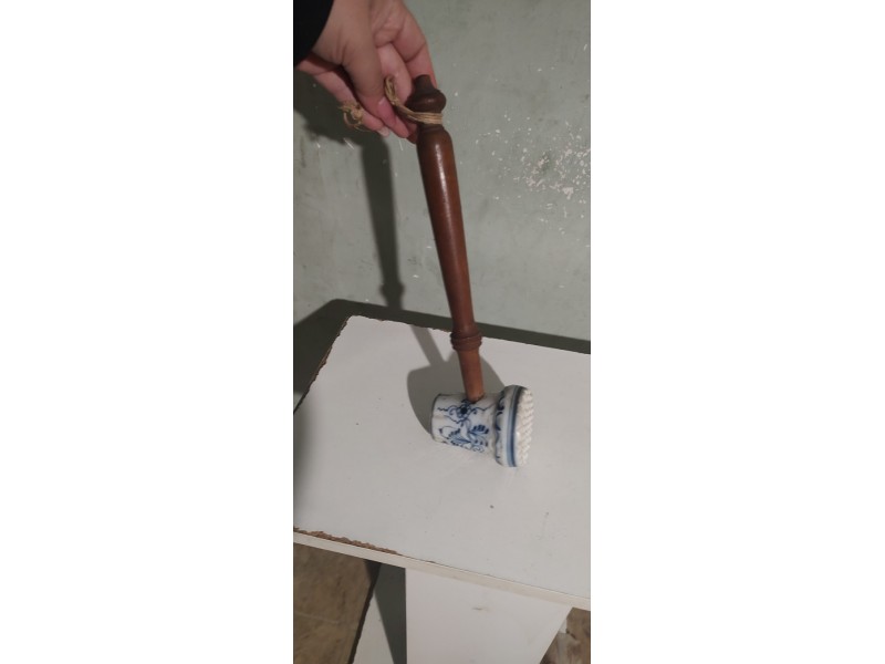 STARI VELIKI ČEKIĆ ZA MESO PORCELAN DRVO ODLIČAN