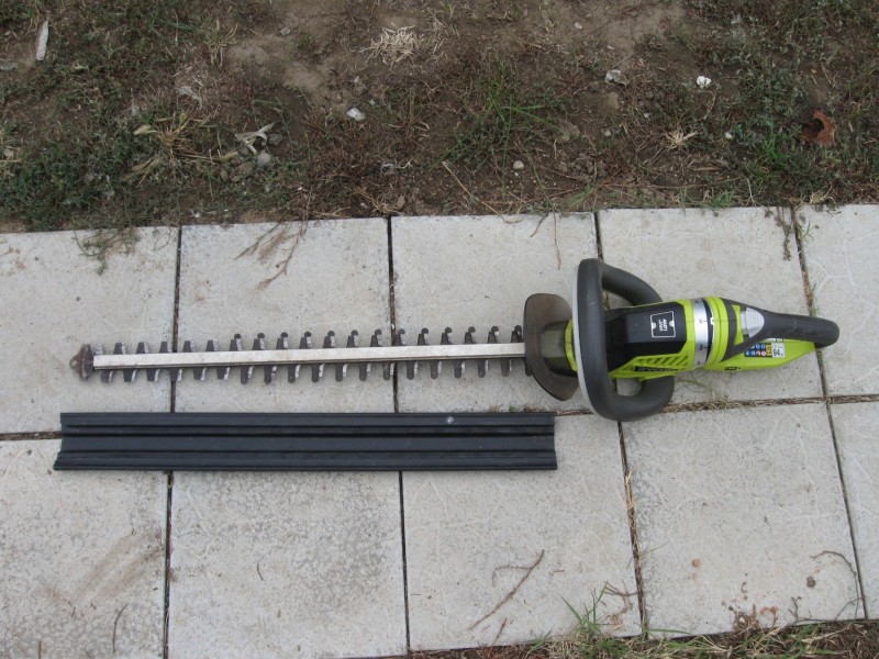 RYOBI OHT1855R aku makaze za zivu ogradu-citaj opis
