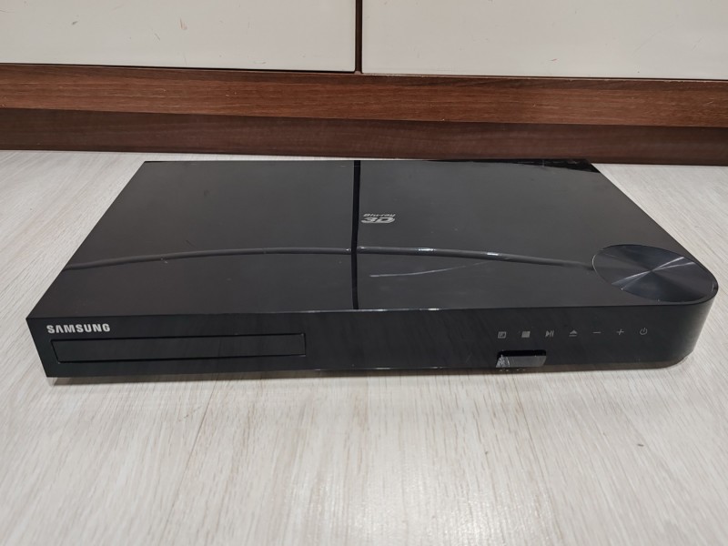 Samsung HT-F5550 BlueRay kućni bioskop ispravan