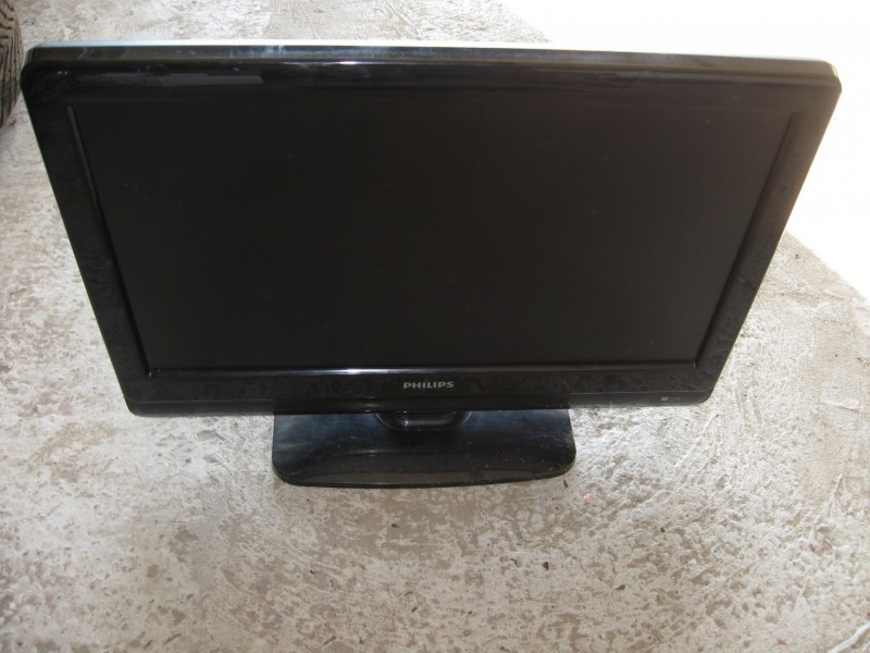 PHILIPS 22PFL3404D odlican TV cm dijagonala