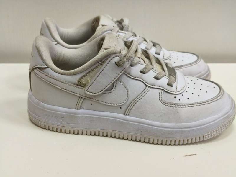 NIKE PATIKICE 31