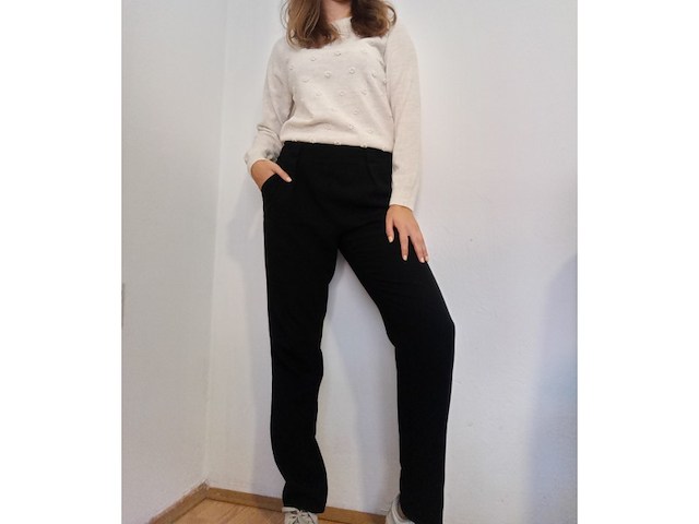 Crne pantalone