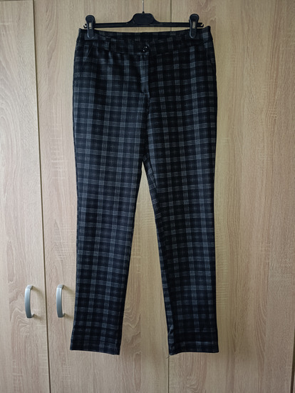 Crno,sive karirane pantalone