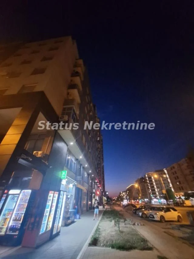 Evropski Bulevar-*Top Stan-Top Lokacija*-Uknjižena Garsonjera 35 m2 na Drugom Spratu