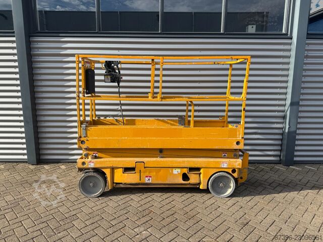 Haulotte Compact 8 makazasta platforma za podizanje (škarasta dizalica) (2011)
Haulotte Compact 8 Hoogwerker Schaarhoogwerker Schaarlif...