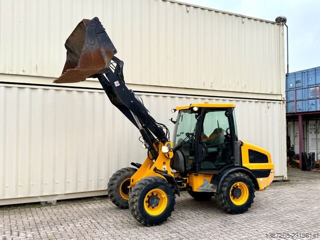 Utovarivač na točkovima
JCB 406 / 2018 BJ / 2.863 H / Klappschaufel