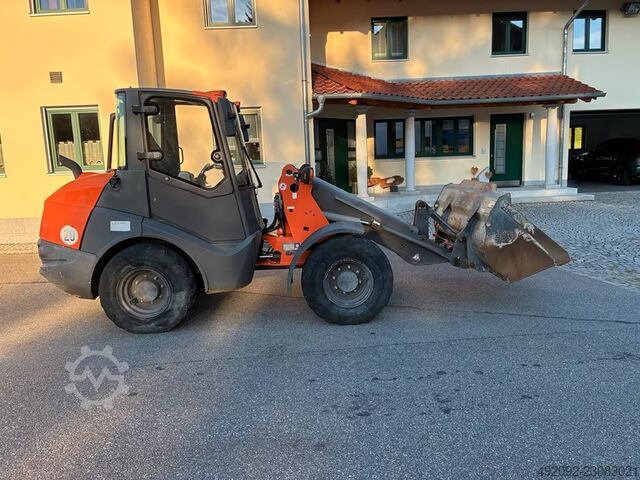 Utovarivač
Hitachi ZW 75-6