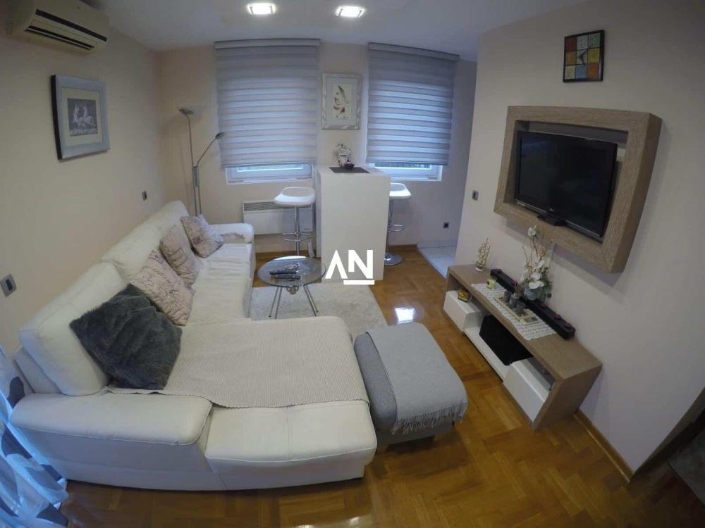 Kneževačka, Jednosoban stan na prodaju, 39m2, 100.000€