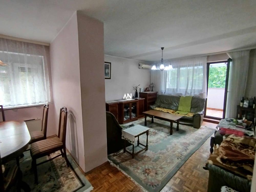 Janković Stojana, Četvorosoban stan na prodaju, 109m2, 245.000€