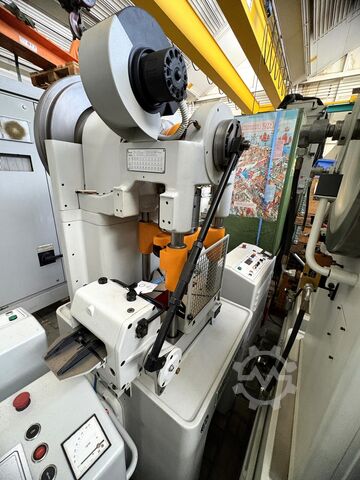 Automatska mašina za probijanje
Bruderer BSTA 30