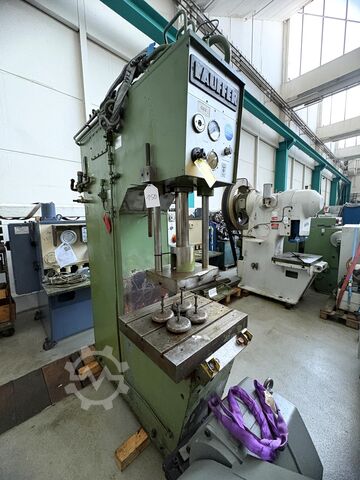 Hidraulična presa
LAUFFER Hydraulikpresse