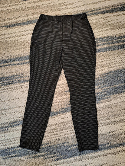 RESERVED elegantne pantalone sa sitnim dezenom
