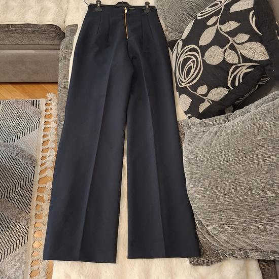 Zara pantalone sa snirom M