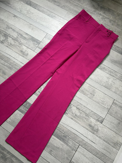 Ciklama pantalone savrsene
