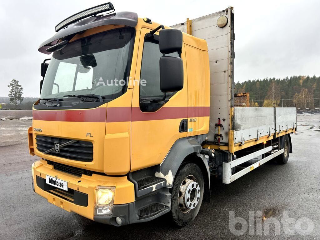 Prodaje se Volvo FL-240 kamion s ravnom platformom na aukciji