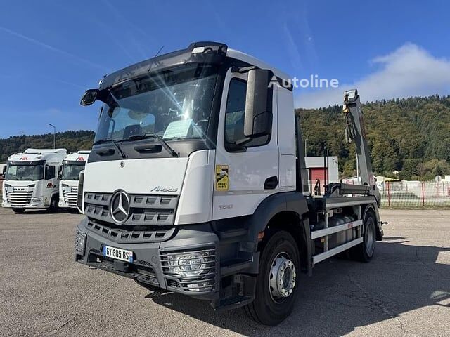 Prodaje se Mercedes-Benz AROCS kamion podizač kontejnera na aukciji