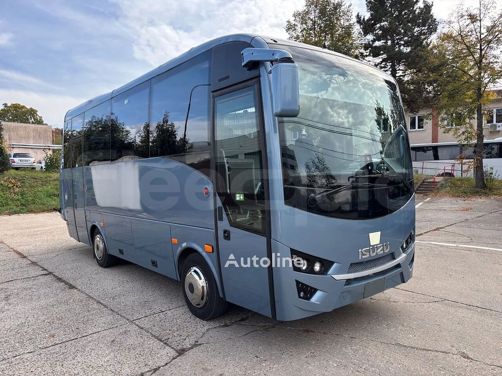 Isuzu Novo turistički autobus