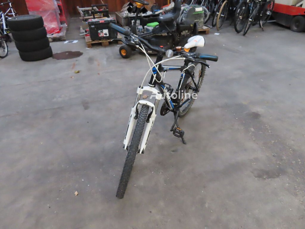 Prodaje se Giant A10142 L233 - Cykel bicikl na aukciji