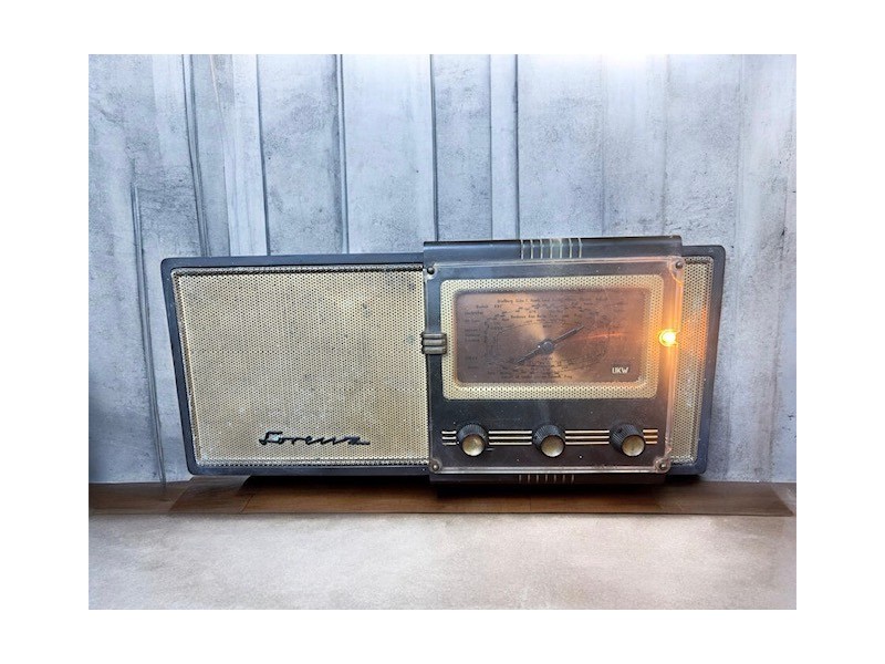 Stari lampaški radio LORENZ C2 Tip 3069 (1953) Bakelit
