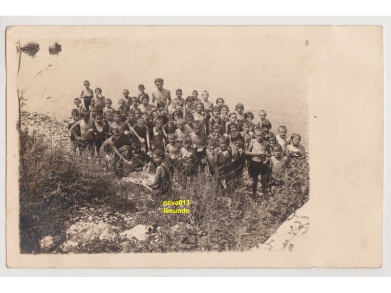 Stara FOTOGRAFIJA - deca,ucenici,slikao M. Mitic