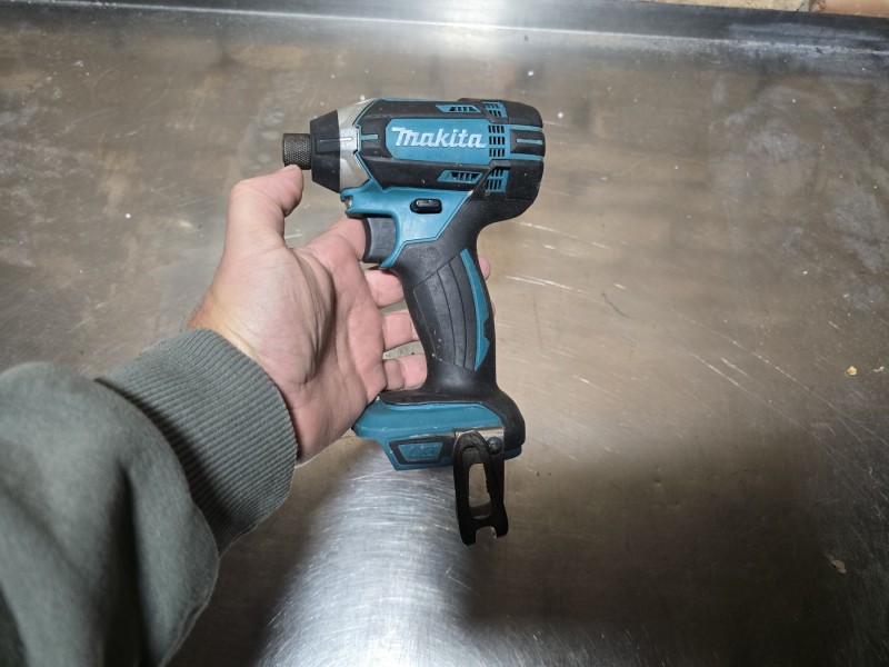 Makita aku udarna šrafilica 18V