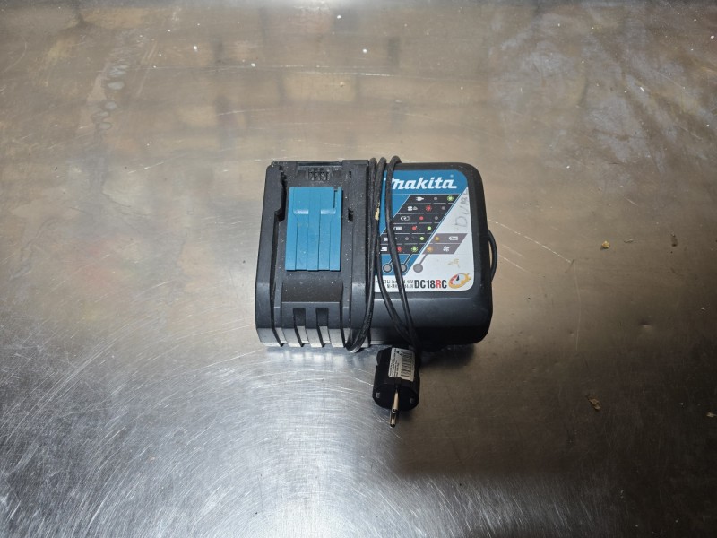Makita aku brzi punjač 18V