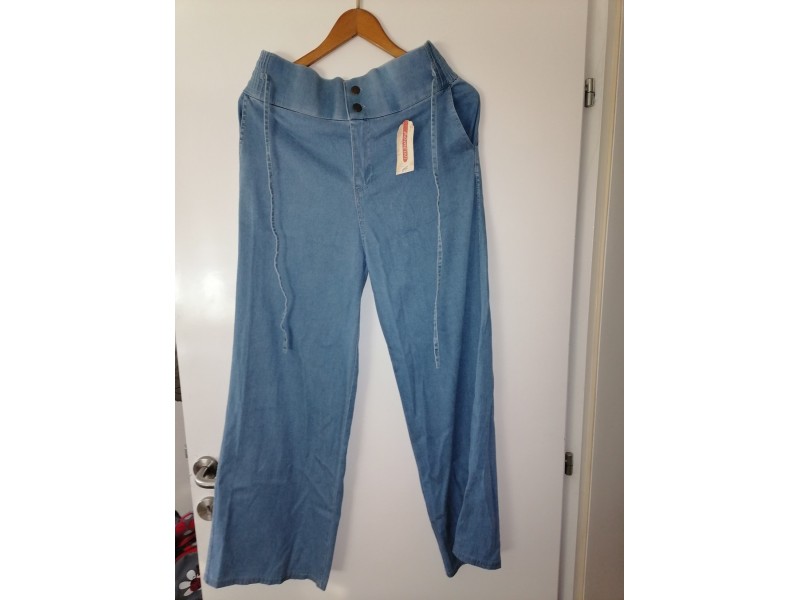 pantalone sa etiketom
