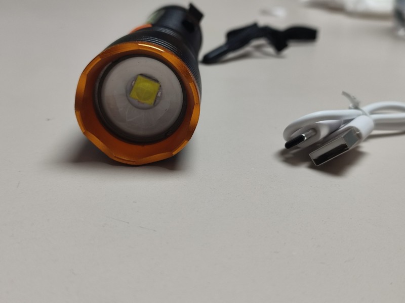 Multifunkcionalna Kvalitetna Metalna LED Lampa USB C