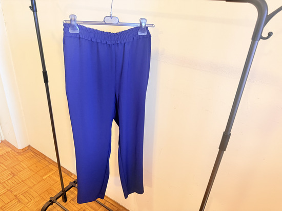ZARA – elegantne teget pantalone