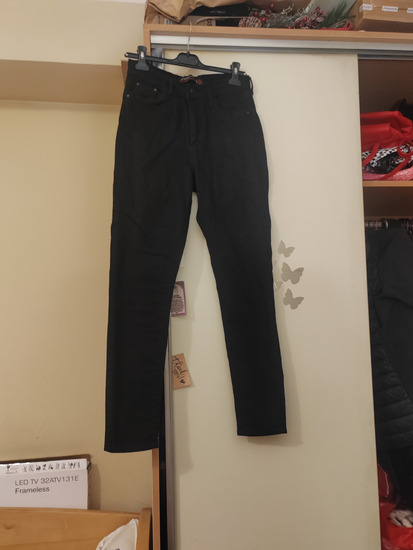 FIORETTO DENIM push up crne pantalone NOVO