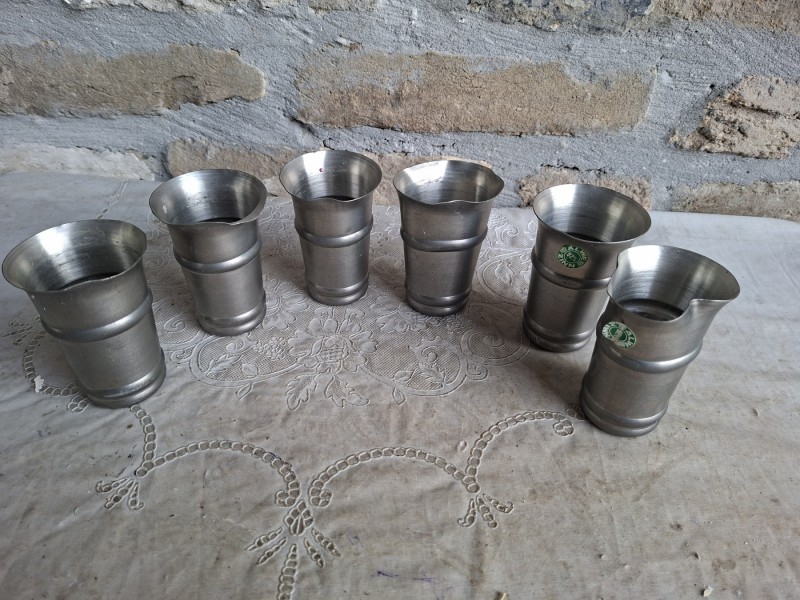 Metalne casice ili slicno:::