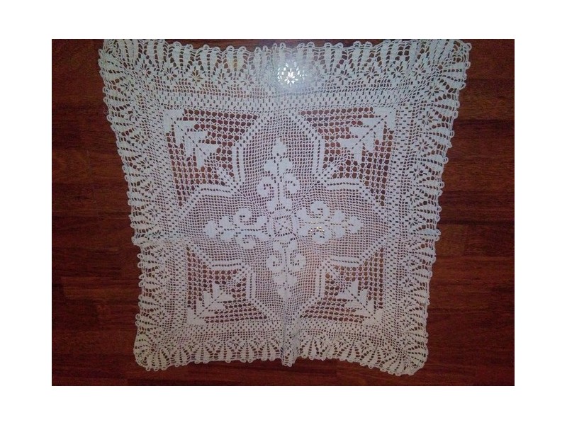 Milje 70cm x 66cm, dve bledo žute fleke