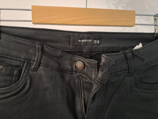 RESERVED crne PUSH UP pantalone