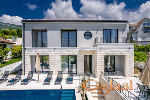 Moderna vila sa bazenom i otvorenim pogledom na more, Tivat