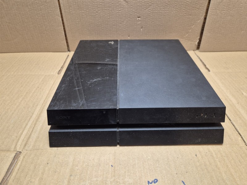 Sony PlayStation 4 za delove ili popravku Br 6