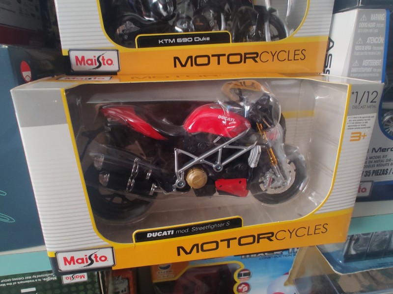 Maisto motor Dukati