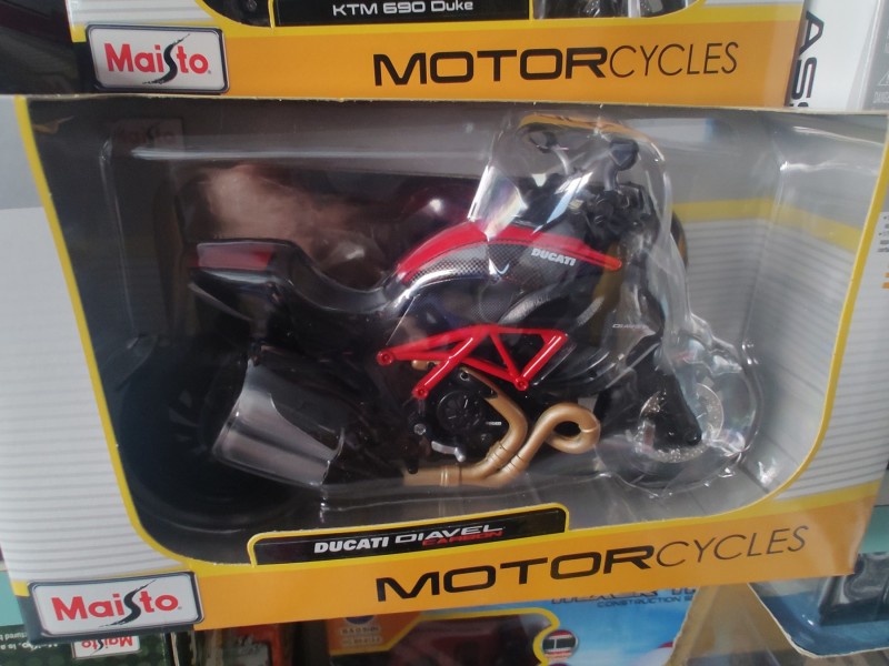 Maisto motor Dukati Chavel