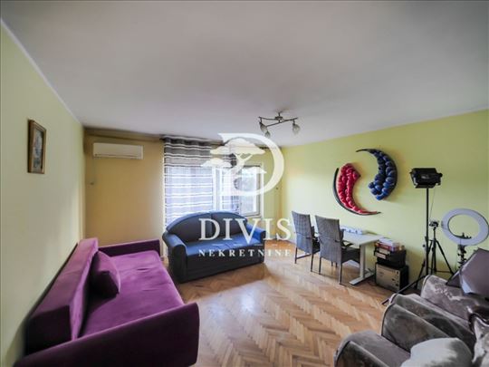 Trosoban stan za prodaju u Generala Ždanova, 83m2