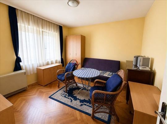 Šarmantna garsonjera u Šantićevoj – 22 m²