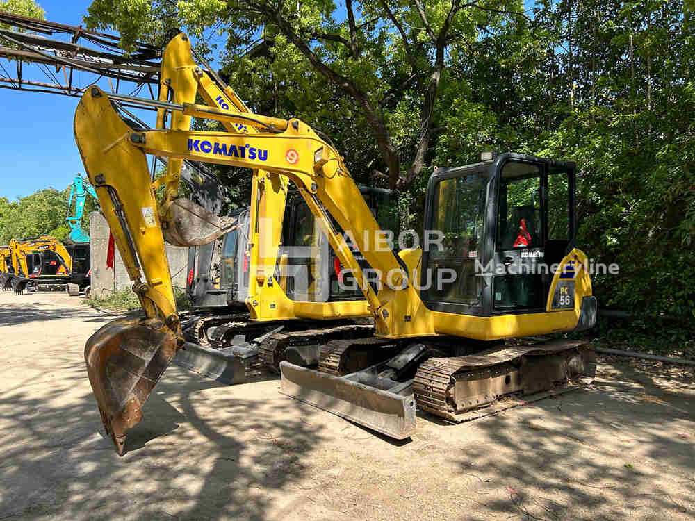 Komatsu mini bager
