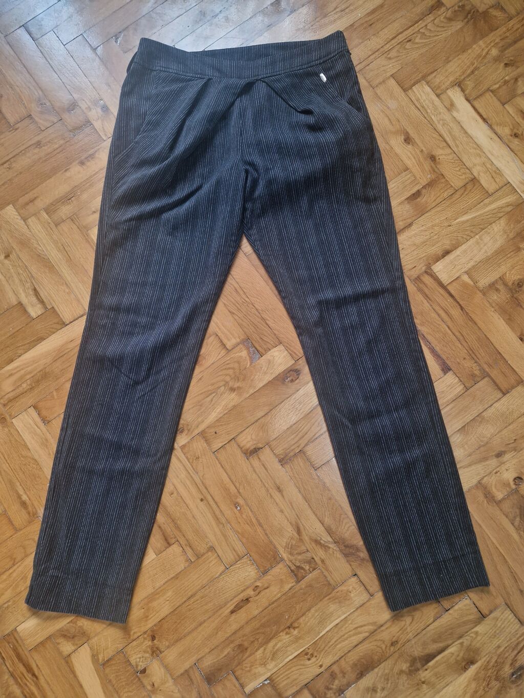Katrin zenske elegantne pantalonе sa sitnim pinstripe prugama vel 40