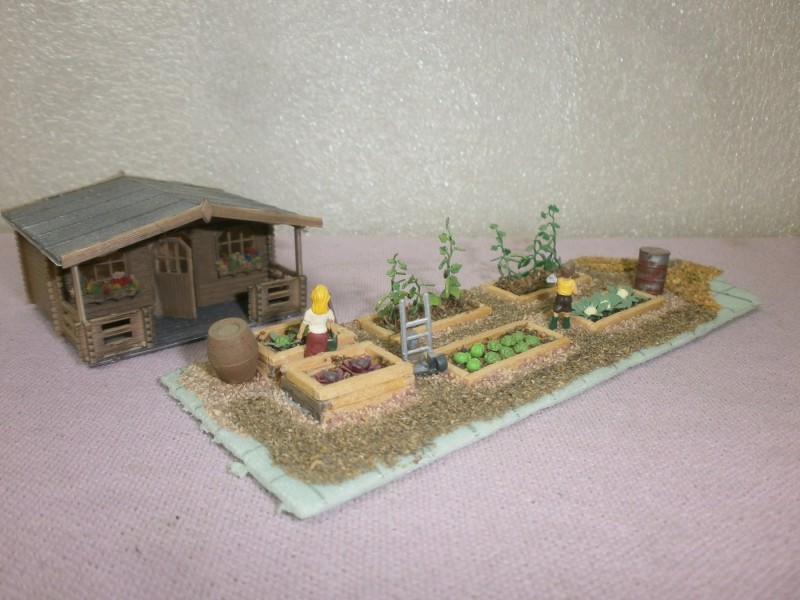Mala vikendica i bašta - 1:87 - ( C - 22)