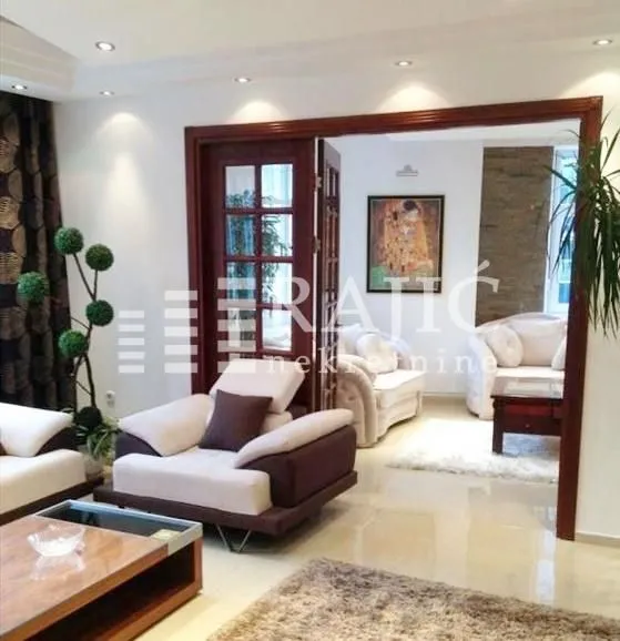 Izdavanje, trosoban stan, 105m², Stari Grad, Beograd