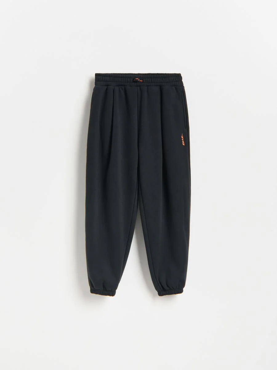 Vrećaste pamučne pantalone