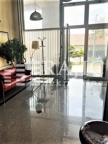 Izdavanje, poslovni prostor, 80m², Zemun Gornji Grad, Zemun Sve Podlokacije